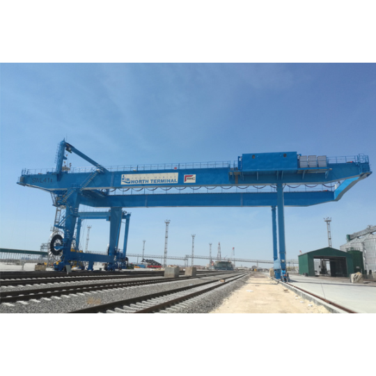 Portique à Conteneurs sur Rail